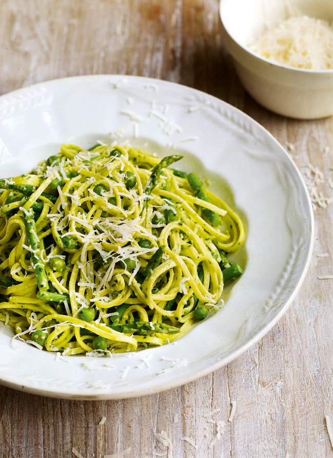 Filini pasta with asparagus, peas and wild garlic pesto - delicious ...